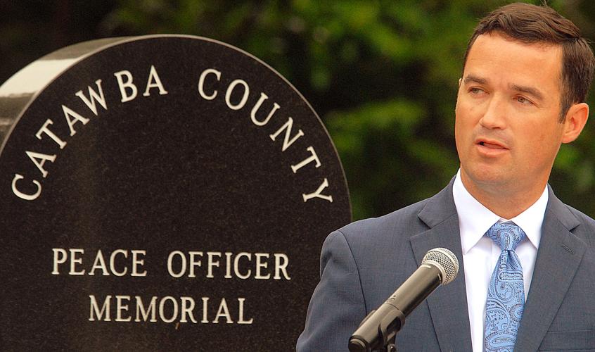 Fallen Catawba County remembered with white roses