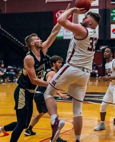 Fowler’s 18-point effort helps Bears stave off Lions