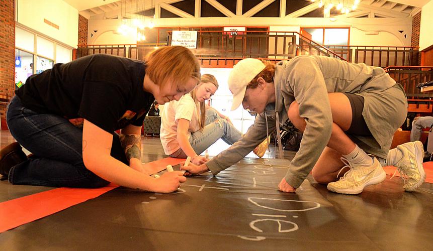 LR freshmen create an interactive wall to discuss life and death