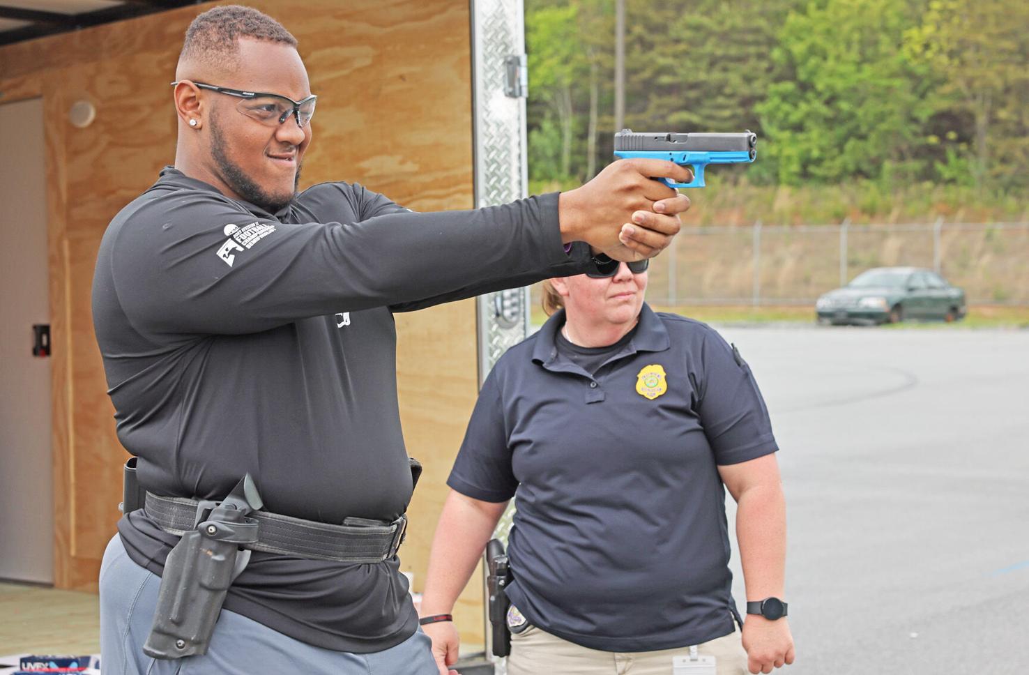 Lenoir-Rhyne football players spend day with Hickory police