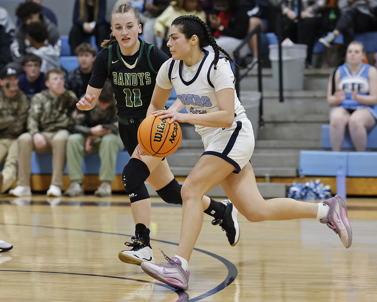 Fred T. Foard junior scores 1,000th point