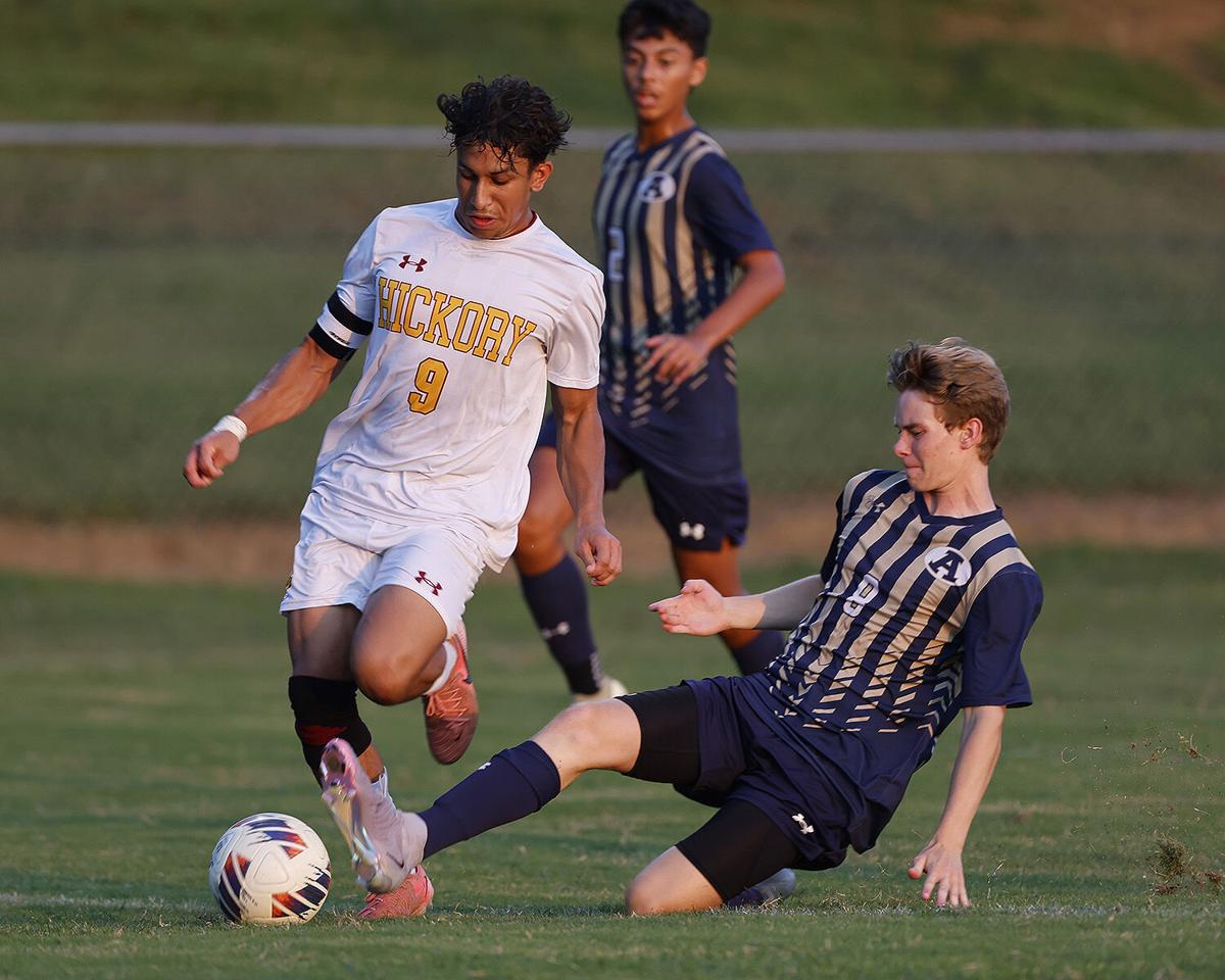 Hickory High NC faces battle; Saint, Foard look to contend