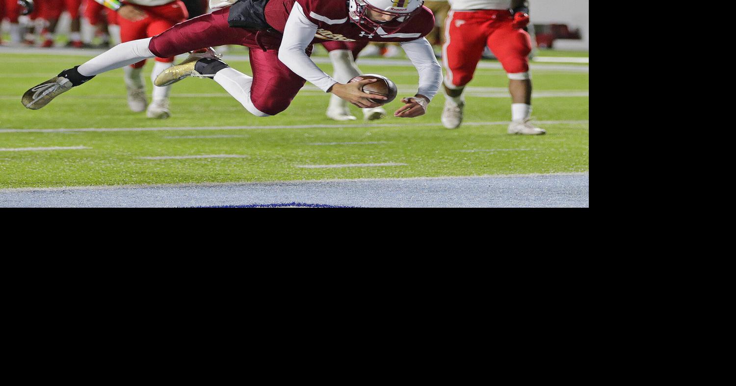 Hickory High QB nets eight DI offers, commits to Samford