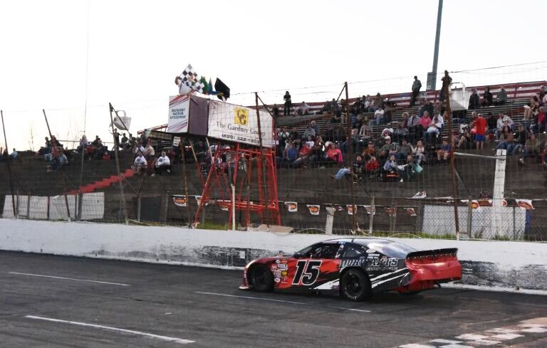 Matthews, Zilisch secure 1st-place finishes at HMS