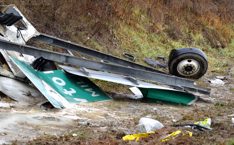 Three injured in US 321 crash | Latest Headlines | hickoryrecord.com