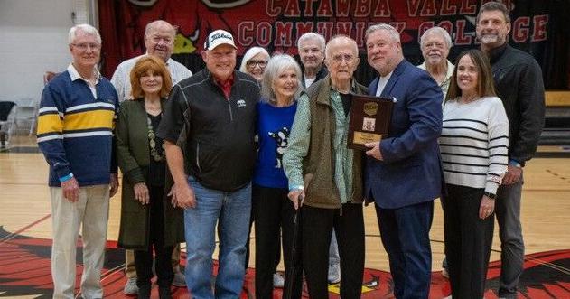 Hickory college recognizes hall of fame golf coach