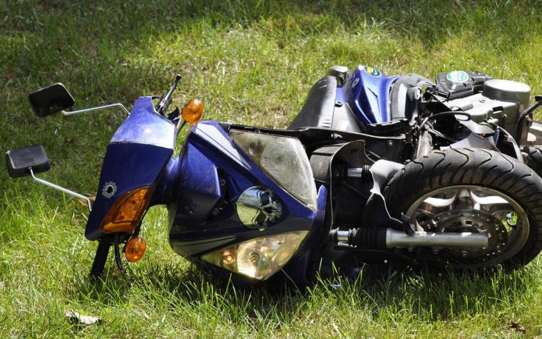 Man injured in moped wreck