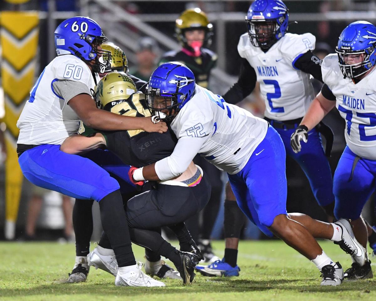Maiden football outlasts Bandys in 37-29 thriller in Catawba