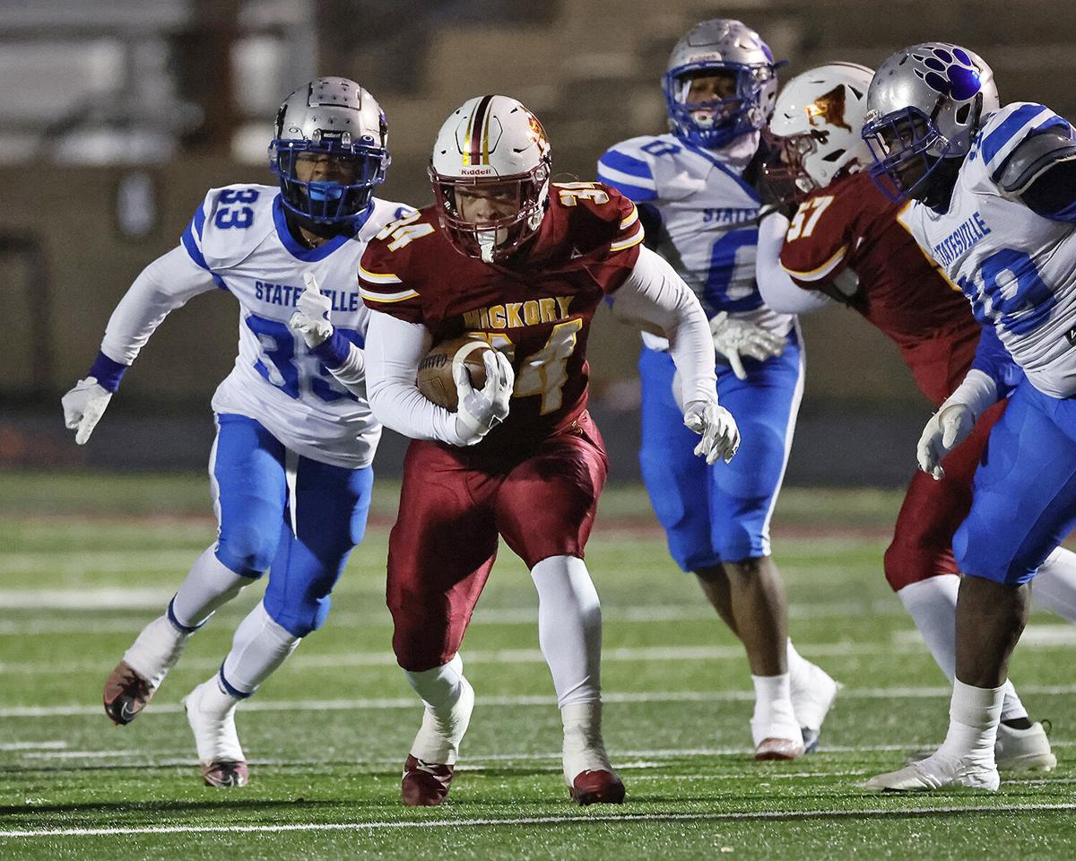 Hickory NC stifles Statesville in football playoffs