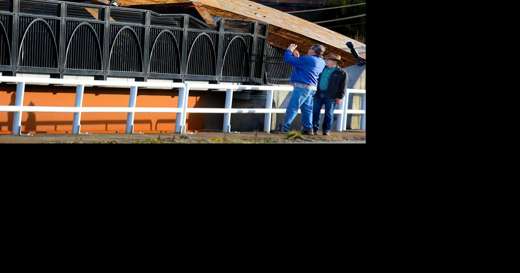 Hickory arches collapse; 40-ton beams, a key feature of City Walk ...