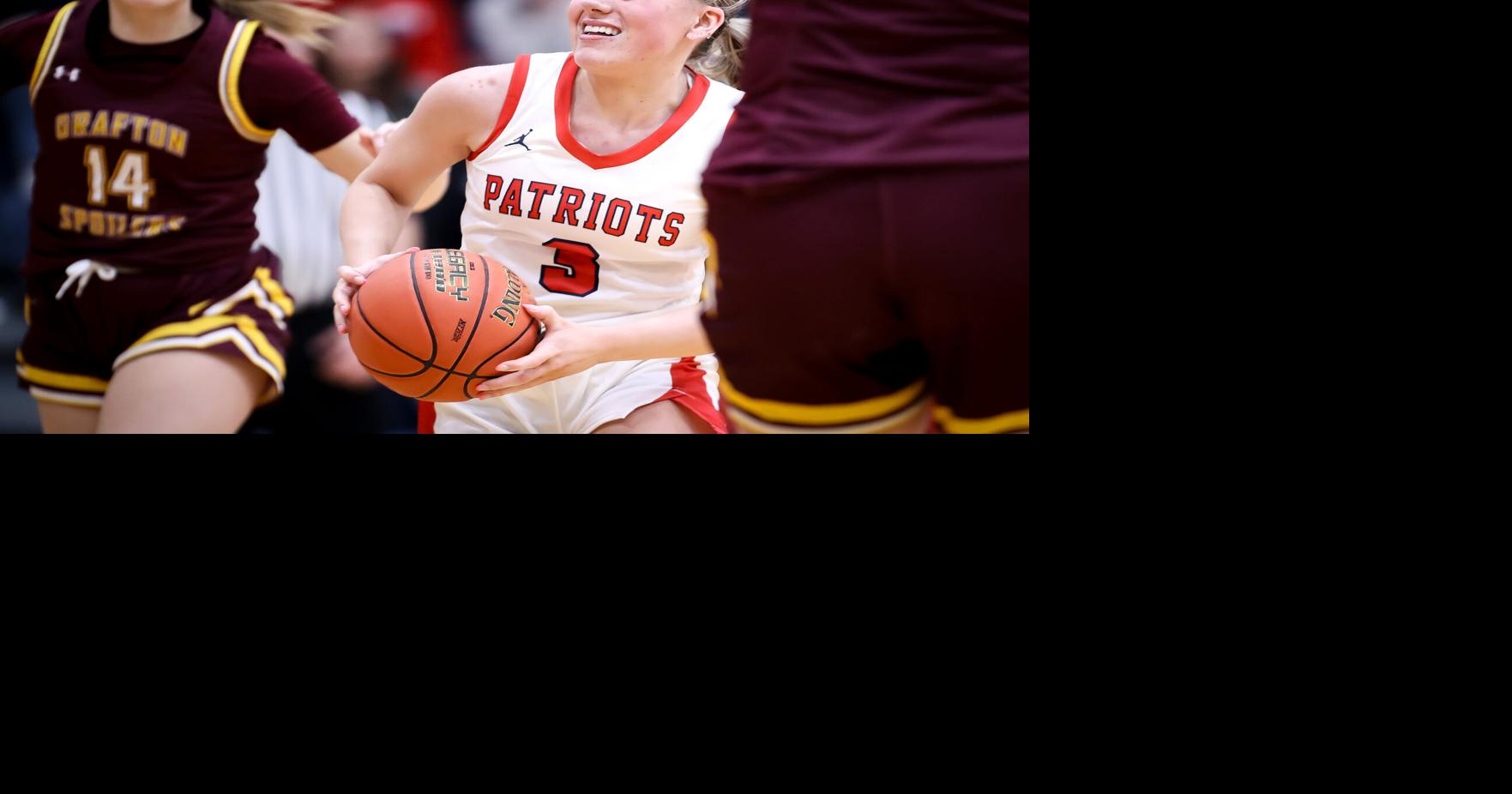 Top-ranked Patriots ride 20-1 third-quarter run to down visiting ...