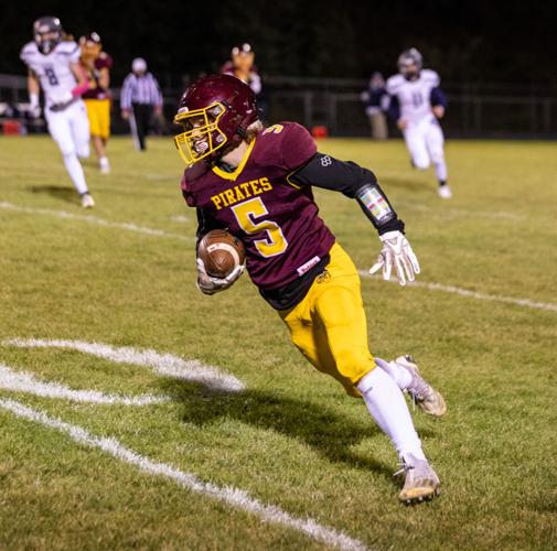 Waterloo football wins defensive battle on Homecoming, clenches playoff ...