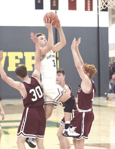 AJ Bender's 33 points leads Lake Mills boys past Deerfield | Sports | hngnews.com