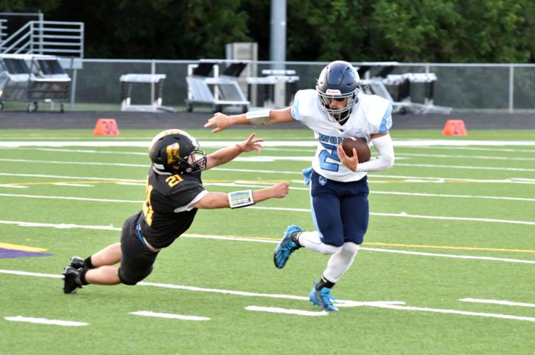 Wolves maul Purgolders 43-7 to open new football season | Sun Prairie Star | hngnews.com