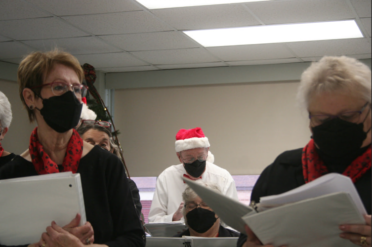 Monona senior chorus perseveres amid pandemic | Monona / Cottage Grove ...