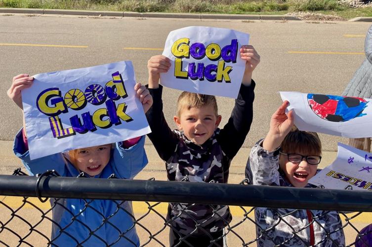 DeForest Elementary students cheer on boys soccer to state | School ...