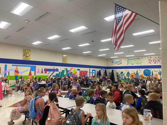 Cambridge students start school | Local | hngnews.com