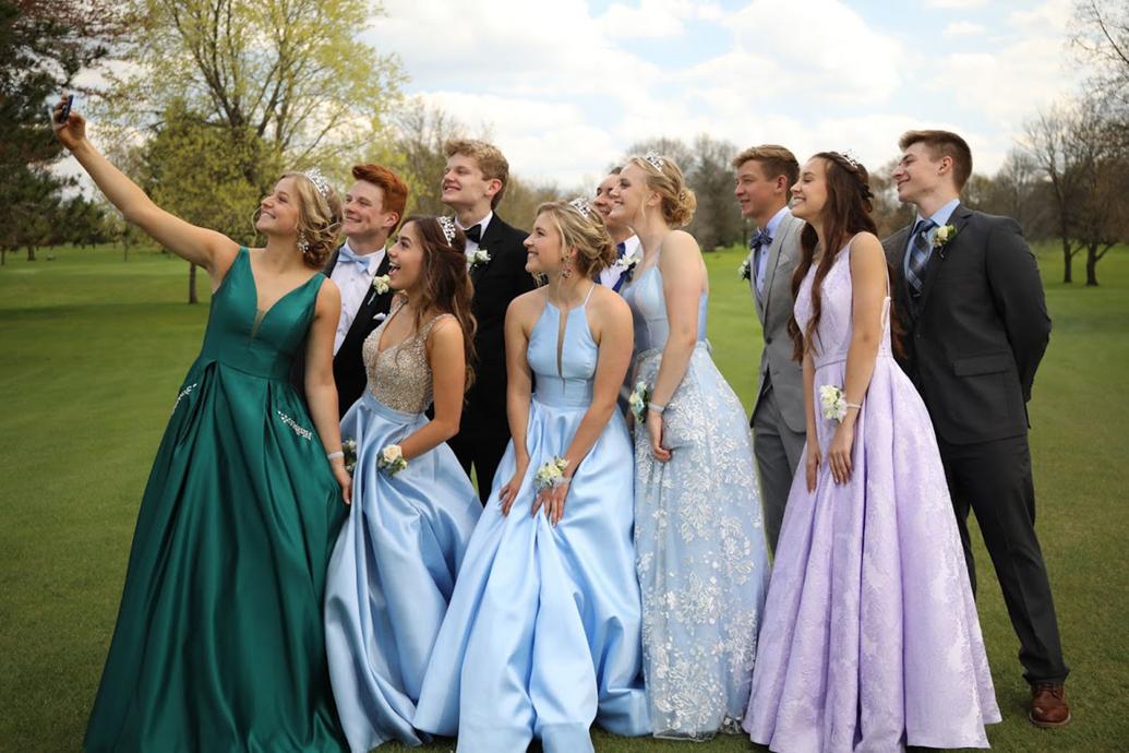 Cambridge Prom 4 | Cambridge News / Deerfield Independent | hngnews.com