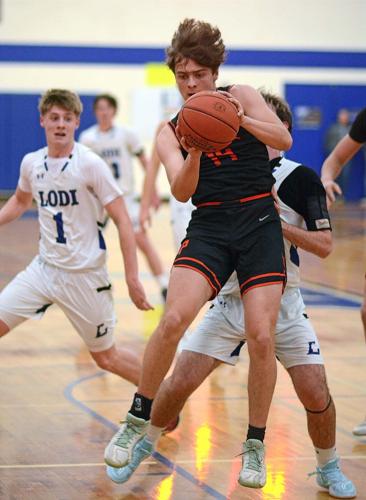 Boys basketball: Blue Devils cruise past Poynette | Sports | hngnews.com