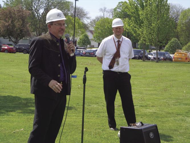 Groundbreaking held for Waterloo school projects | Local | hngnews.com