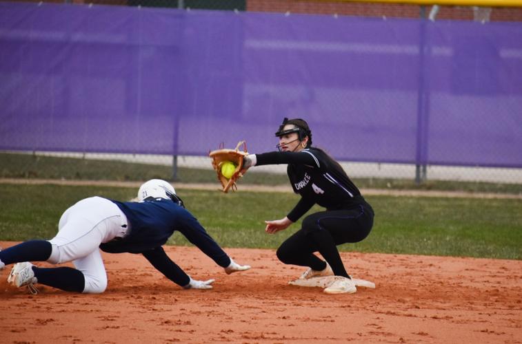 Waunakee softball gets first win of the season, goes 1-1 on the week ...
