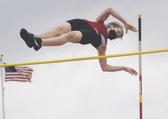 Teams sweep West, compete in quad meet | Sports | hngnews.com