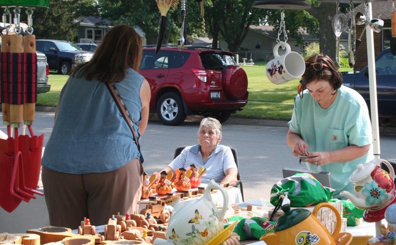 Crafters draw crowds to WaunaFest | Arts And Entertainment | hngnews.com