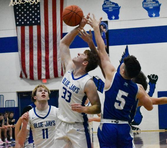Matt Buckman scores 34; Cambridge boys basketball flies past Parkview ...