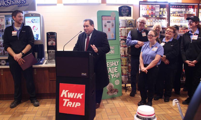 Second DeForest Kwik Trip cuts ribbon | DeForest Times | hngnews.com