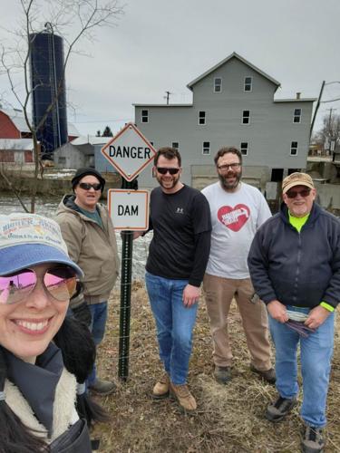 Maunesha River Alliance volunteers give river some TLC in Marshall ...