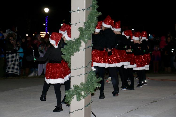 Making spirits bright: Photos of DeForest's Community Holiday Tree ...