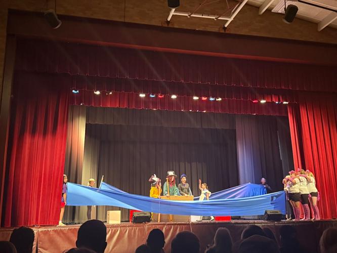 Waterloo students perform 'Alice in Wonderland' | Community | hngnews.com