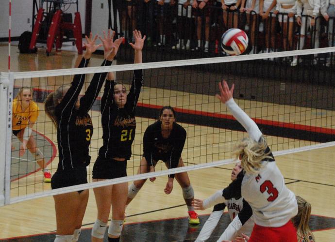 Waterloo volleyball outlasts Marshall, remains undefeated in conference ...