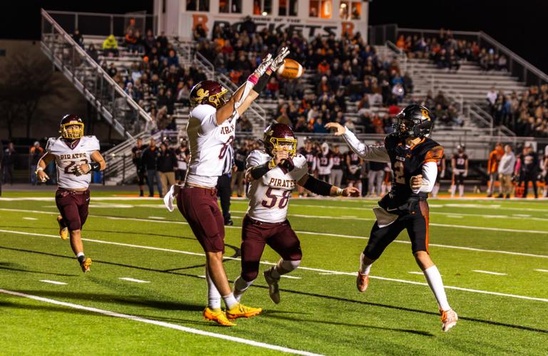 Pirates' season ends in Level 1 of football state tournament | Waterloo ...