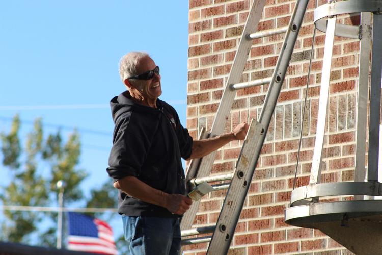 Milton artist paints history of Fort Atkinson in riverside mural ...