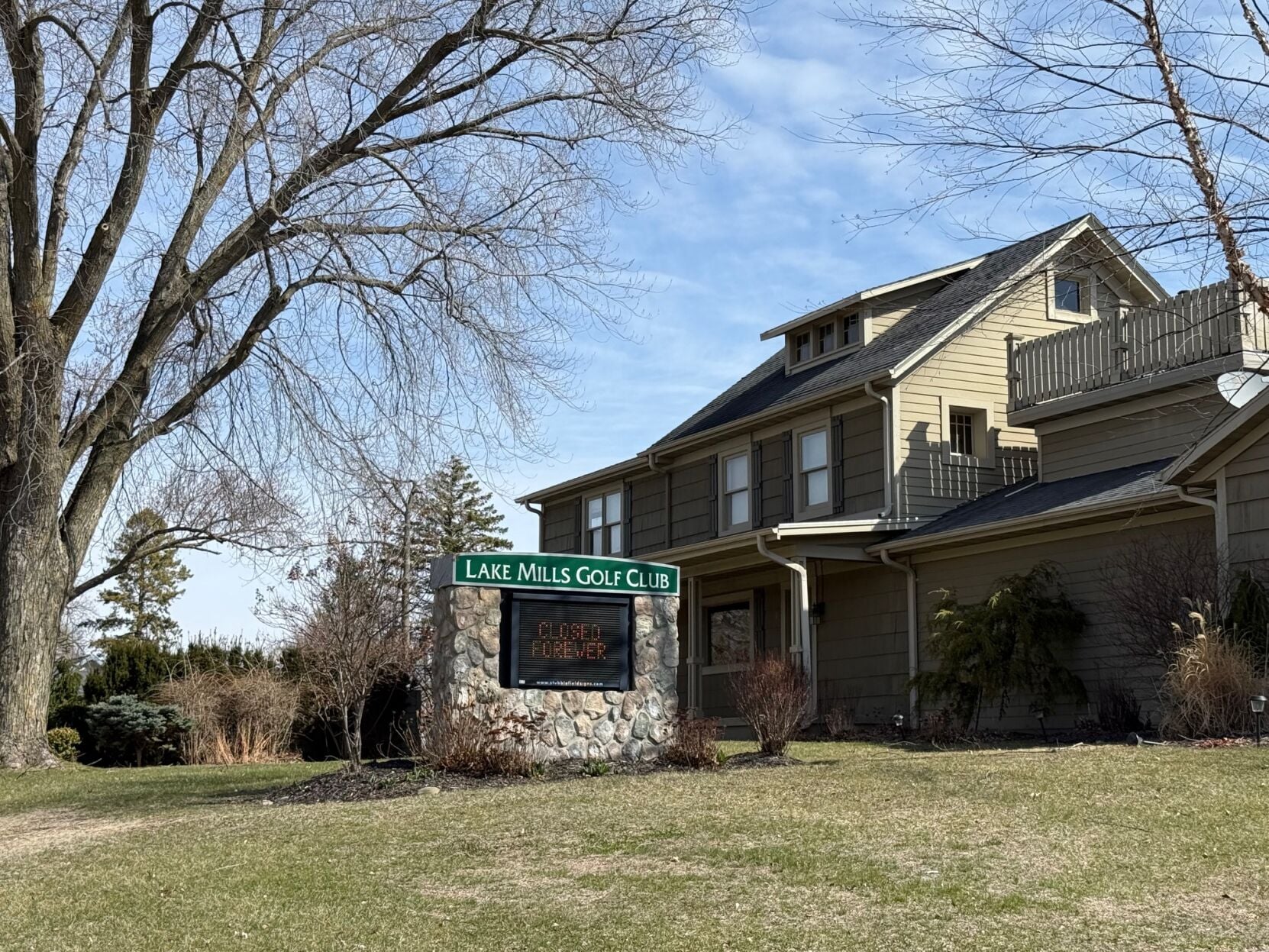 Lake Mills golf course owners sue over alleged interference in sale of ...