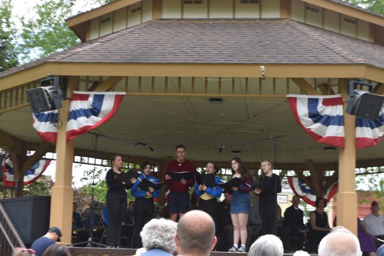 Lake Mills community celebrates Memorial Day | News | hngnews.com