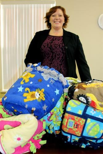Trish Schaefer supports Project Linus | | hngnews.com