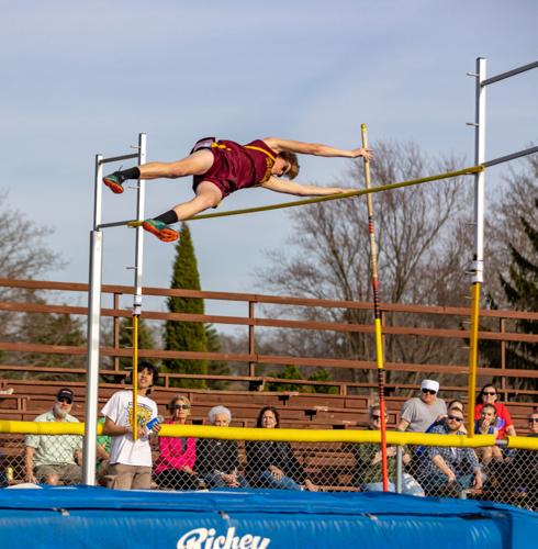 Waterloo track and field competes in Berry Invitational | Waterloo ...