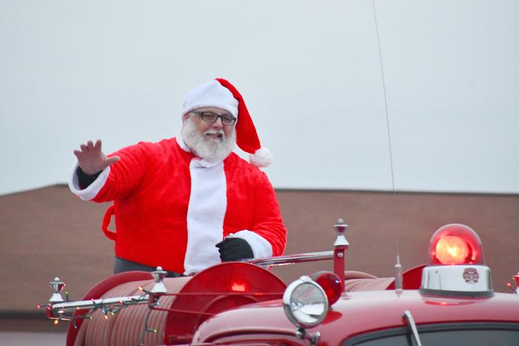 Monona sends off Santa in style | Monona / Cottage Grove Herald ...
