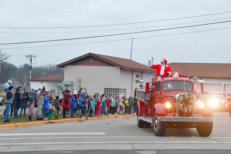 Monona sends off Santa in style | Monona / Cottage Grove Herald ...