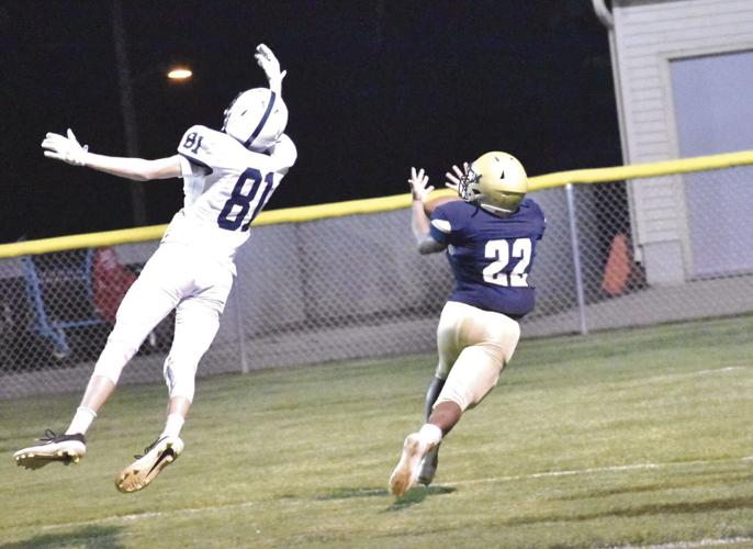 Football: Warriors stave off rival Phoenix 14-7 | Sports | hngnews.com