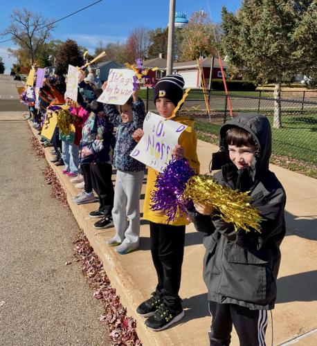 DeForest Elementary students cheer on boys soccer to state | School ...