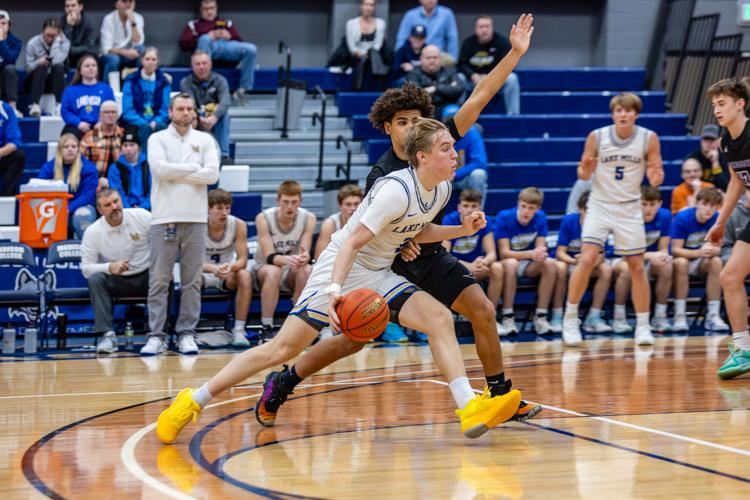 Boys basketball: Lake Mills staved off by Waunakee in 60Eight ...