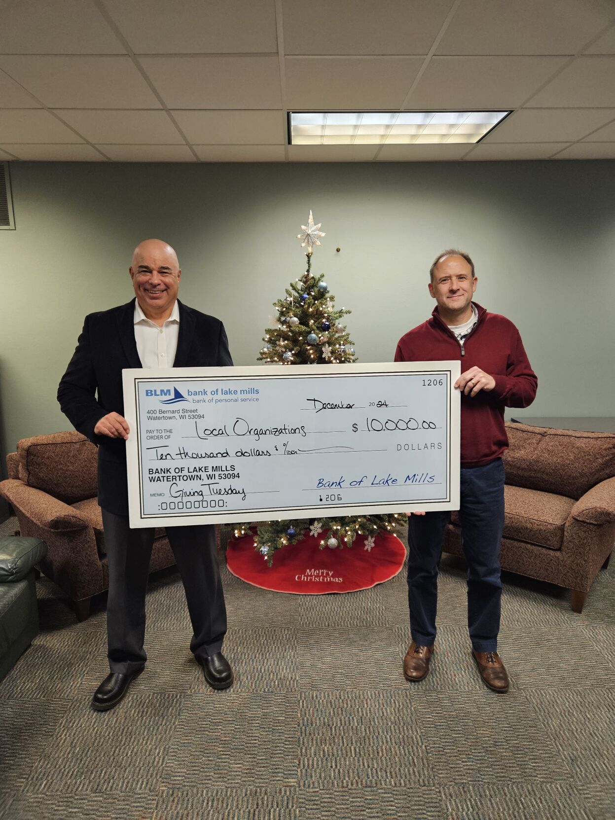 Bank of Lake Mills donates $10,000 to local charities | Local | hngnews.com