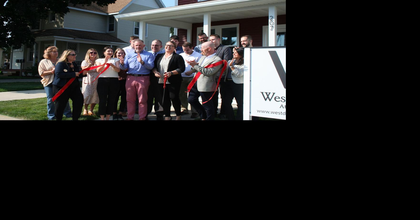 West & Dunn cuts ribbon | Business | hngnews.com