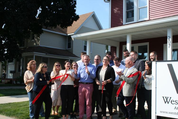 West & Dunn cuts ribbon | Business | hngnews.com