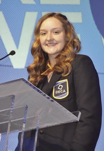 Waunakee student receives $10,000 Taco Bell Live Mas scholarship ...