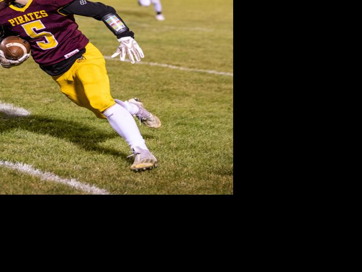 Waterloo football wins defensive battle on Homecoming, clenches playoff ...