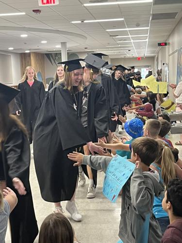 Class of 2023 Senior walk-through at Yahara Elementary | Local ...